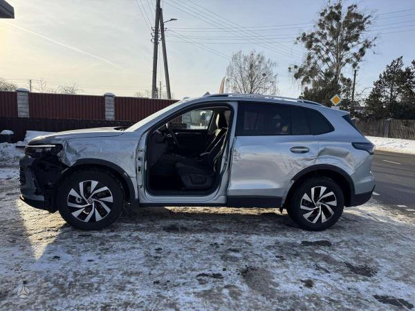 Grey Volkswagen Tiguan 2025 in Kaunas, with an engine capacity of 1.50 L and mileage of 965 thousand km for 23700 €, photo 7 on AUTOMOTO.COM.LV