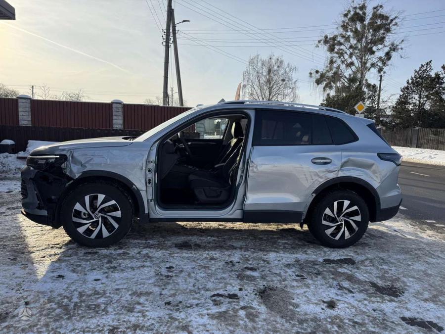 Grey Volkswagen Tiguan 2025 in Kaunas, with an engine capacity of 1.50 L and mileage of 965 thousand km for 23700 €, photo 7 on AUTOMOTO.COM.LV