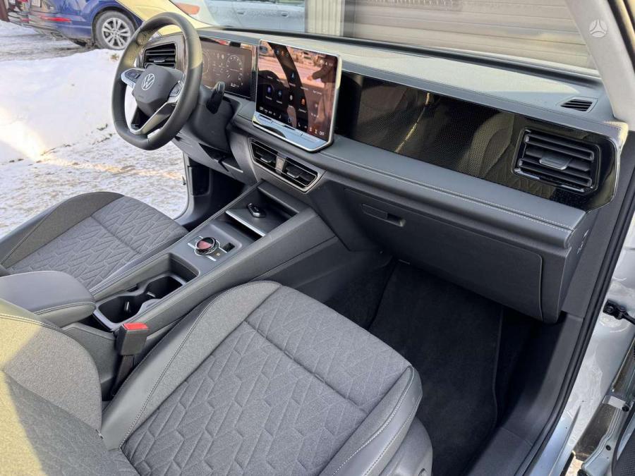 Grey Volkswagen Tiguan 2025 in Kaunas, with an engine capacity of 1.50 L and mileage of 965 thousand km for 23700 €, photo 12 on AUTOMOTO.COM.LV