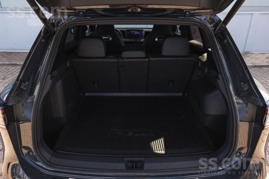 Pelēks Volkswagen Tiguan 2025 Ventspils, ar dzinēja tilpumu 1.50 L un nobraukumu 16 tūkst. km par 47500 €, foto 13 vietnē AUTOMOTO.COM.LV