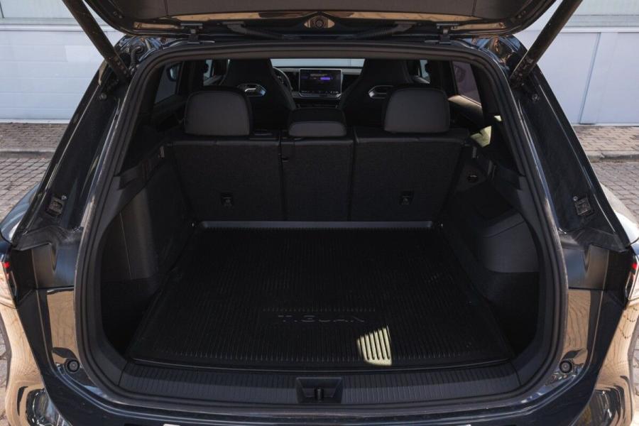 Pelēks Volkswagen Tiguan 2025 Ventspils, ar dzinēja tilpumu 1.50 L un nobraukumu 16 tūkst. km par 47500 €, foto 13 vietnē AUTOMOTO.COM.LV