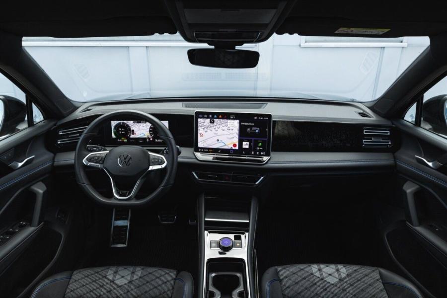 Pelēks Volkswagen Tiguan 2025 Ventspils, ar dzinēja tilpumu 1.50 L un nobraukumu 16 tūkst. km par 47500 €, foto 17 vietnē AUTOMOTO.COM.LV