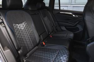 Pelēks Volkswagen Tiguan 2025 Ventspils, ar dzinēja tilpumu 1.50 L un nobraukumu 16 tūkst. km par 47500 €, foto 36 vietnē AUTOMOTO.COM.LV