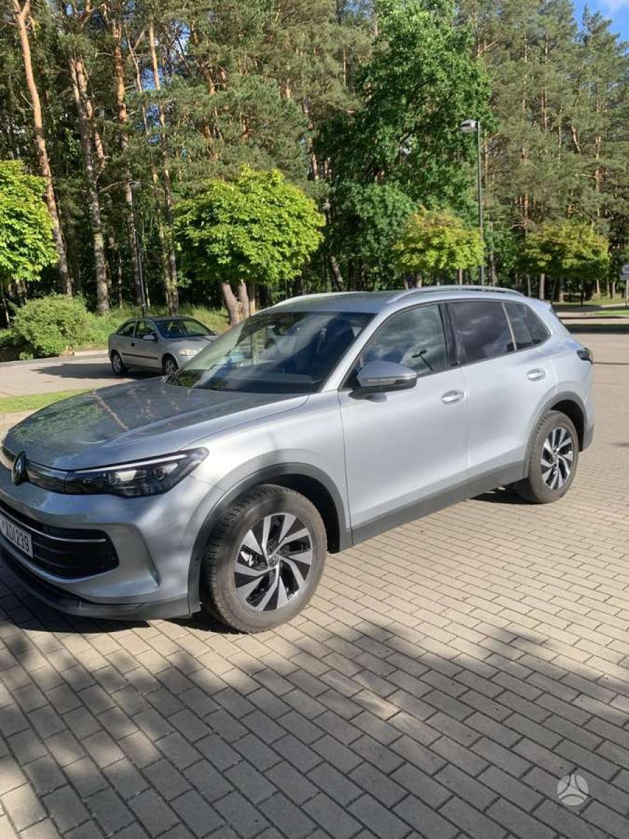 Pelēks Volkswagen Tiguan 2025 Birštonas, ar dzinēja tilpumu 1.50 L un nobraukumu 990 tūkst. km par 34900 €, foto 1 vietnē AUTOMOTO.COM.LV