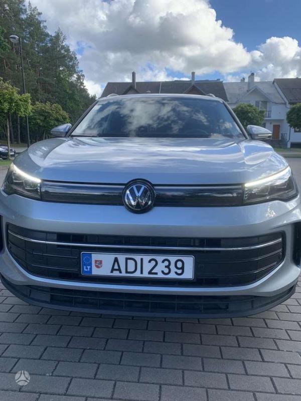 Pelēks Volkswagen Tiguan 2025 Birštonas, ar dzinēja tilpumu 1.50 L un nobraukumu 990 tūkst. km par 34900 €, foto 5 vietnē AUTOMOTO.COM.LV