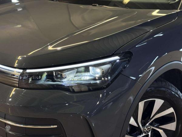 Grey Volkswagen Tiguan 2025 in Vilnius, with an engine capacity of 2.00 L and mileage of 64 thousand km for 35950 €, photo 4 on AUTOMOTO.COM.LV