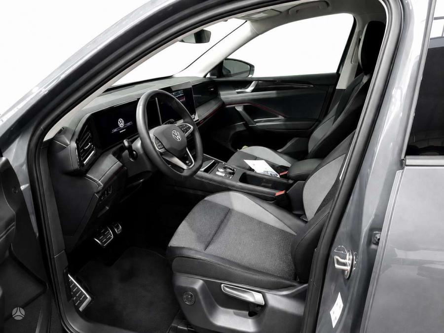 Grey Volkswagen Tiguan 2025 in Vilnius, with an engine capacity of 1.50 L and mileage of 26 thousand km for 28900 €, photo 4 on AUTOMOTO.COM.LV