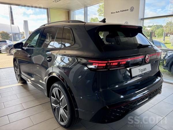 Grey Volkswagen Tiguan 2026 in Valmiera, with an engine capacity of 1.50 L and mileage of 8 thousand km for 49400 €, photo 4 on AUTOMOTO.COM.LV