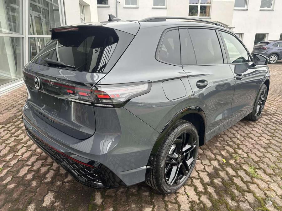 Grey Volkswagen Tiguan 2026 in Panevezys, with an engine capacity of 1.98 L and mileage of 0 thousand km for 51600 €, photo 4 on AUTOMOTO.COM.LV