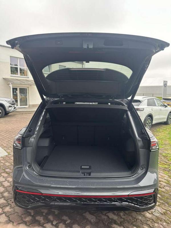 Grey Volkswagen Tiguan 2026 in Panevezys, with an engine capacity of 1.98 L and mileage of 0 thousand km for 51600 €, photo 7 on AUTOMOTO.COM.LV