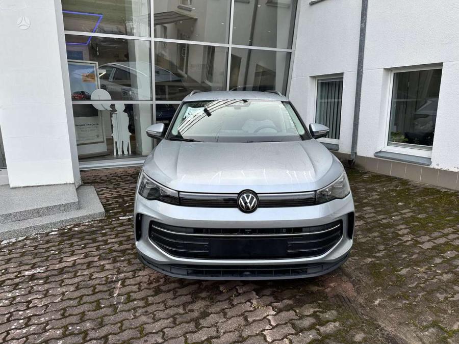 Pelēks Volkswagen Tiguan 2026 Panevēža, ar dzinēja tilpumu 1.50 L un nobraukumu 0 tūkst. km par 33500 €, foto 3 vietnē AUTOMOTO.COM.LV