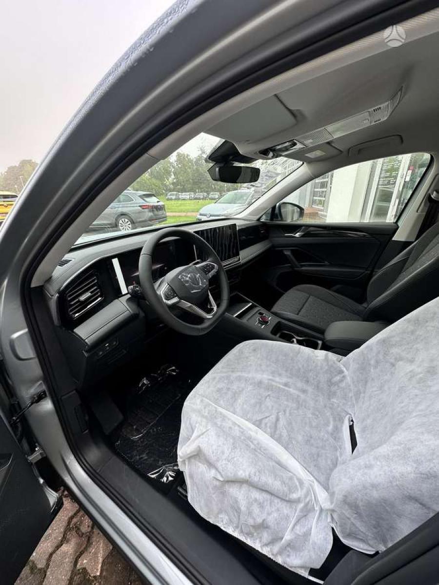Pelēks Volkswagen Tiguan 2026 Panevēža, ar dzinēja tilpumu 1.50 L un nobraukumu 0 tūkst. km par 33500 €, foto 8 vietnē AUTOMOTO.COM.LV