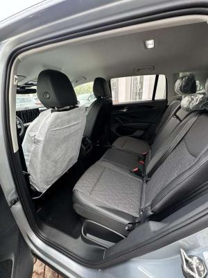 Pelēks Volkswagen Tiguan 2026 Panevēža, ar dzinēja tilpumu 1.50 L un nobraukumu 0 tūkst. km par 33500 €, foto 9 vietnē AUTOMOTO.COM.LV