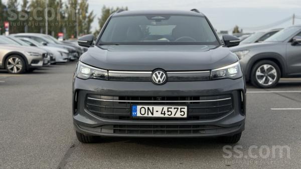 Серый Фольксваген Тигуан 2026 в Рига, объемом двигателя 1.50 л и пробегом 16 тыс. км за 33000 €, фото 3 на AUTOMOTO.COM.LV