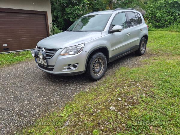 Pelēks Volkswagen Tiguan 2010 Tallina, ar dzinēja tilpumu 2.00 L un nobraukumu 419 tūkst. km par 3500 €, foto 1 vietnē AUTOMOTO.COM.LV