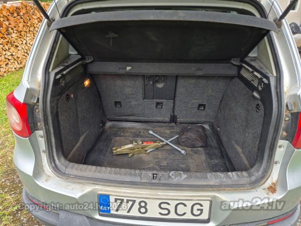Pelēks Volkswagen Tiguan 2010 Tallina, ar dzinēja tilpumu 2.00 L un nobraukumu 419 tūkst. km par 3500 €, foto 4 vietnē AUTOMOTO.COM.LV