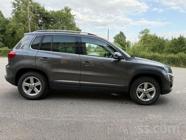 Grey Volkswagen Tiguan 2011 in Jelgava, with an engine capacity of 1.40 L and mileage of 236 thousand km for 7800 €, photo 4 on AUTOMOTO.COM.LV