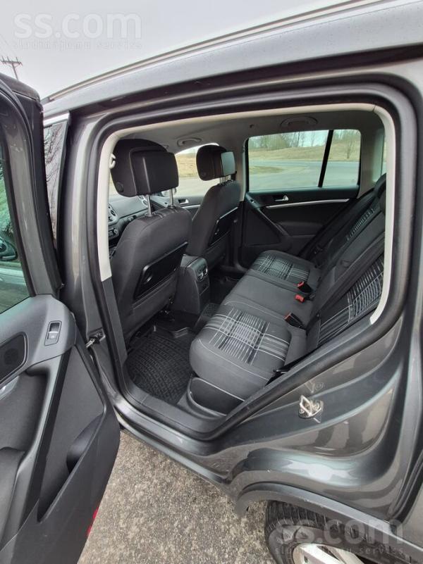 Grey Volkswagen Tiguan 2015 in Saldus, with an engine capacity of 2.00 L and mileage of 316 thousand km for 9600 €, photo 10 on AUTOMOTO.COM.LV