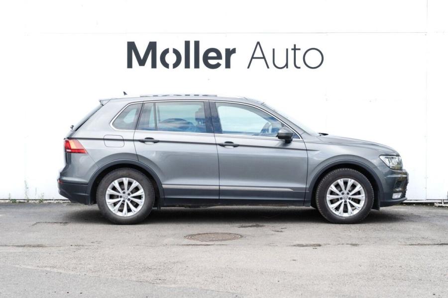 Pelēks Volkswagen Tiguan 2017 Rīga, ar dzinēja tilpumu 2.00 L un nobraukumu 211 tūkst. km par 13850 €, foto 5 vietnē AUTOMOTO.COM.LV