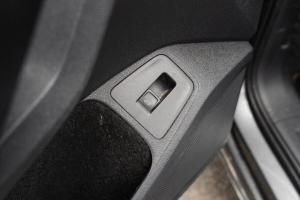 Pelēks Volkswagen Tiguan 2017 Rīga, ar dzinēja tilpumu 2.00 L un nobraukumu 211 tūkst. km par 13850 €, foto 8 vietnē AUTOMOTO.COM.LV
