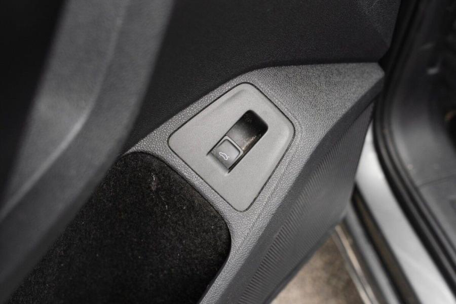 Pelēks Volkswagen Tiguan 2017 Rīga, ar dzinēja tilpumu 2.00 L un nobraukumu 211 tūkst. km par 13850 €, foto 8 vietnē AUTOMOTO.COM.LV