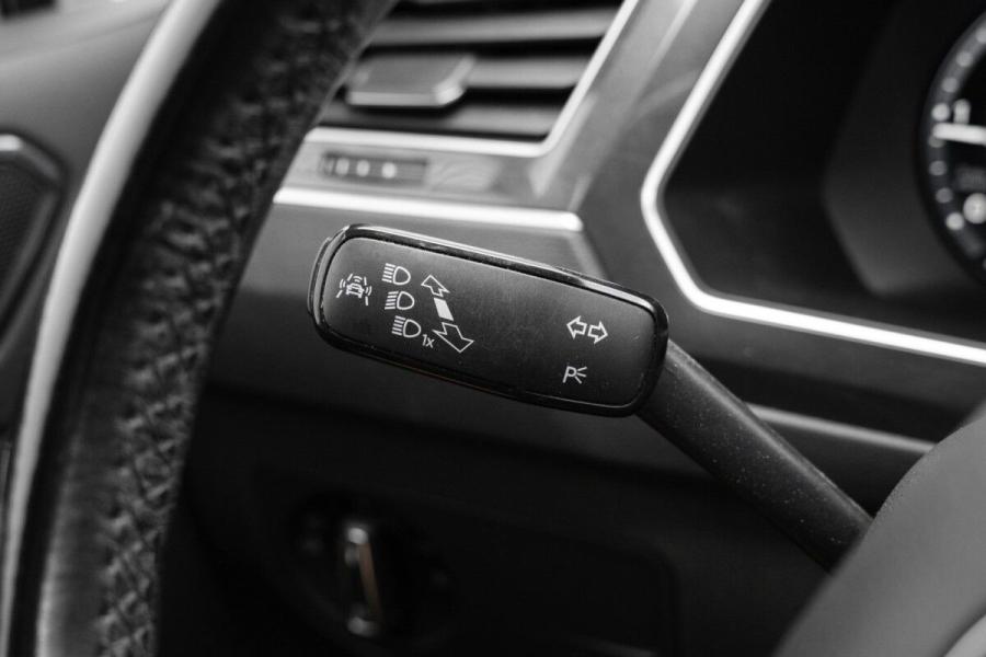 Pelēks Volkswagen Tiguan 2017 Rīga, ar dzinēja tilpumu 2.00 L un nobraukumu 211 tūkst. km par 13850 €, foto 9 vietnē AUTOMOTO.COM.LV