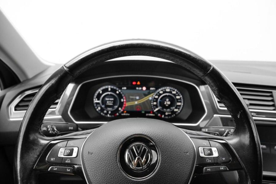 Pelēks Volkswagen Tiguan 2017 Rīga, ar dzinēja tilpumu 2.00 L un nobraukumu 211 tūkst. km par 13850 €, foto 12 vietnē AUTOMOTO.COM.LV