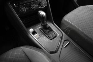 Pelēks Volkswagen Tiguan 2017 Rīga, ar dzinēja tilpumu 2.00 L un nobraukumu 211 tūkst. km par 13850 €, foto 13 vietnē AUTOMOTO.COM.LV
