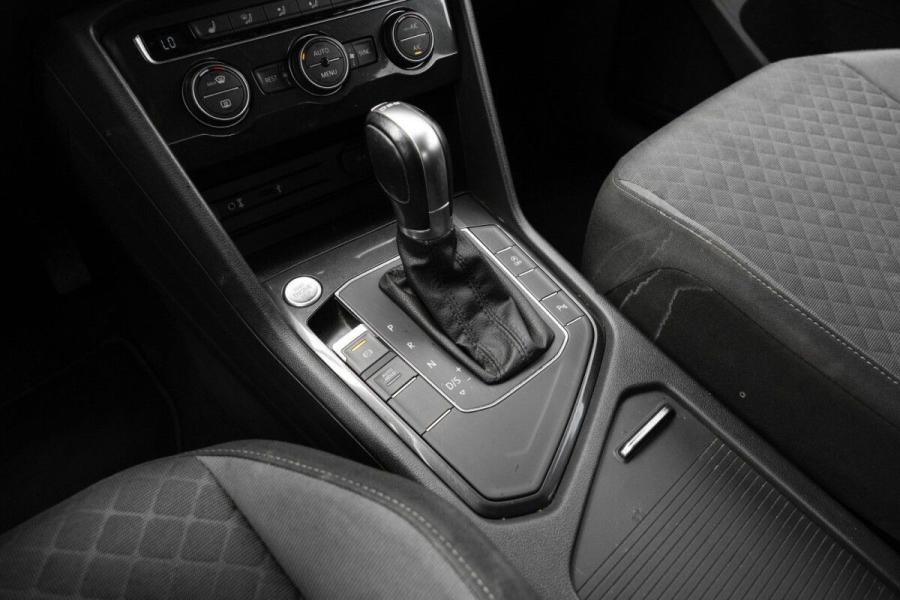 Pelēks Volkswagen Tiguan 2017 Rīga, ar dzinēja tilpumu 2.00 L un nobraukumu 211 tūkst. km par 13850 €, foto 13 vietnē AUTOMOTO.COM.LV