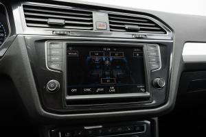 Pelēks Volkswagen Tiguan 2017 Rīga, ar dzinēja tilpumu 2.00 L un nobraukumu 211 tūkst. km par 13850 €, foto 15 vietnē AUTOMOTO.COM.LV