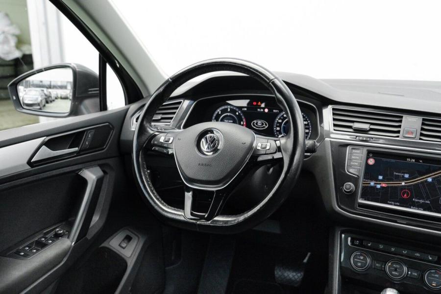 Pelēks Volkswagen Tiguan 2017 Rīga, ar dzinēja tilpumu 2.00 L un nobraukumu 211 tūkst. km par 13850 €, foto 22 vietnē AUTOMOTO.COM.LV