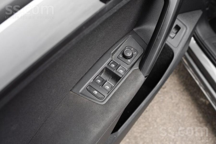 Grey Volkswagen Tiguan 2017 in Riga, with an engine capacity of 2.00 L and mileage of 211 thousand km for 13850 €, photo 13 on AUTOMOTO.COM.LV