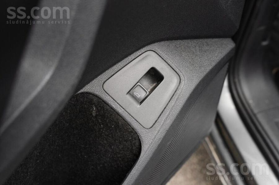 Grey Volkswagen Tiguan 2017 in Riga, with an engine capacity of 2.00 L and mileage of 211 thousand km for 13850 €, photo 15 on AUTOMOTO.COM.LV