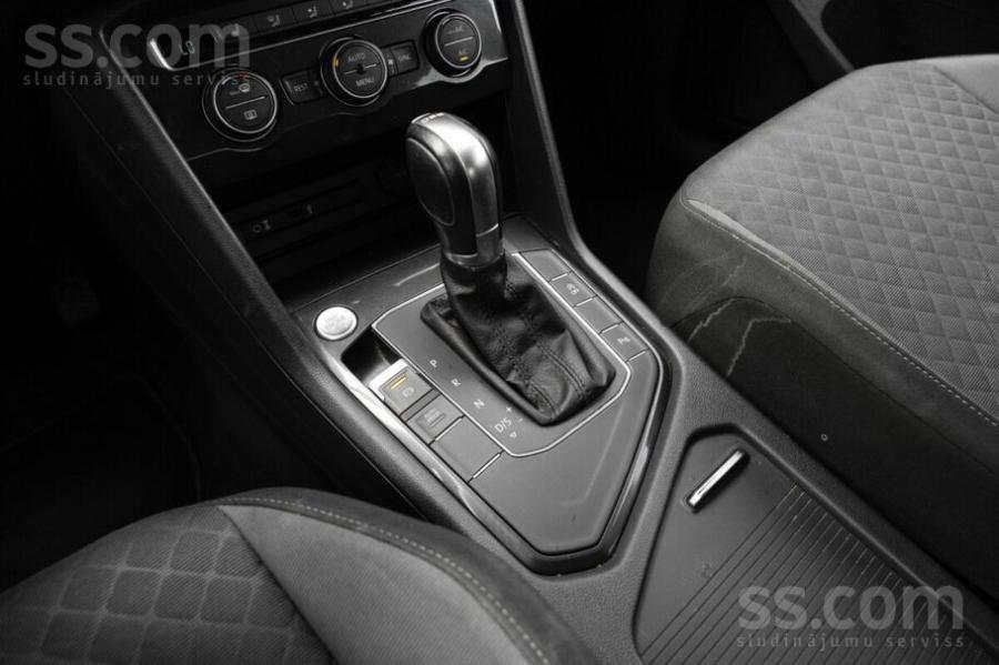 Grey Volkswagen Tiguan 2017 in Riga, with an engine capacity of 2.00 L and mileage of 211 thousand km for 13850 €, photo 24 on AUTOMOTO.COM.LV