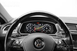 Grey Volkswagen Tiguan 2017 in Riga, with an engine capacity of 2.00 L and mileage of 211 thousand km for 13850 €, photo 23 on AUTOMOTO.COM.LV