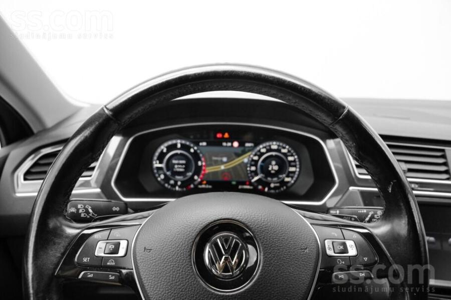 Grey Volkswagen Tiguan 2017 in Riga, with an engine capacity of 2.00 L and mileage of 211 thousand km for 13850 €, photo 23 on AUTOMOTO.COM.LV