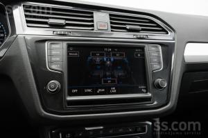 Grey Volkswagen Tiguan 2017 in Riga, with an engine capacity of 2.00 L and mileage of 211 thousand km for 13850 €, photo 29 on AUTOMOTO.COM.LV