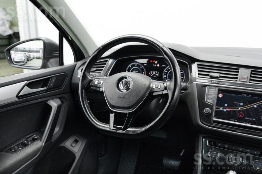 Grey Volkswagen Tiguan 2017 in Riga, with an engine capacity of 2.00 L and mileage of 211 thousand km for 13850 €, photo 42 on AUTOMOTO.COM.LV