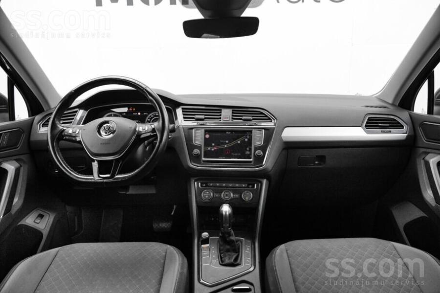 Grey Volkswagen Tiguan 2017 in Riga, with an engine capacity of 2.00 L and mileage of 211 thousand km for 13850 €, photo 44 on AUTOMOTO.COM.LV