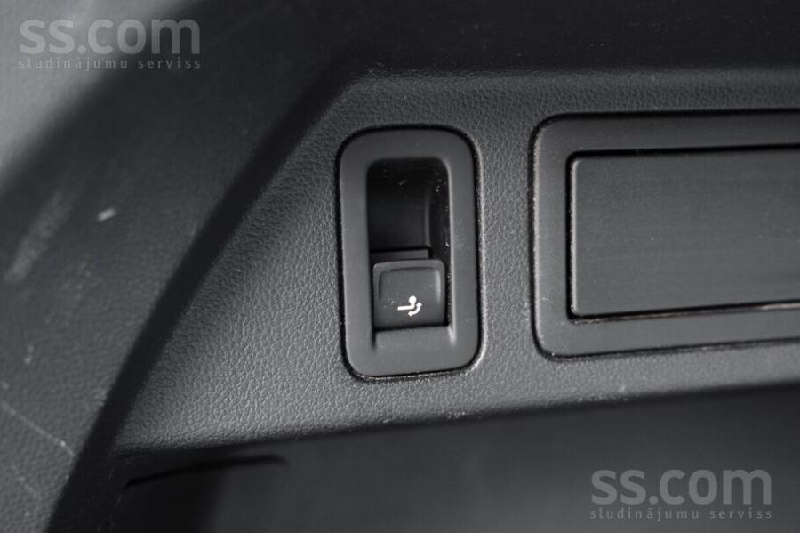 Grey Volkswagen Tiguan 2017 in Riga, with an engine capacity of 2.00 L and mileage of 211 thousand km for 13850 €, photo 41 on AUTOMOTO.COM.LV