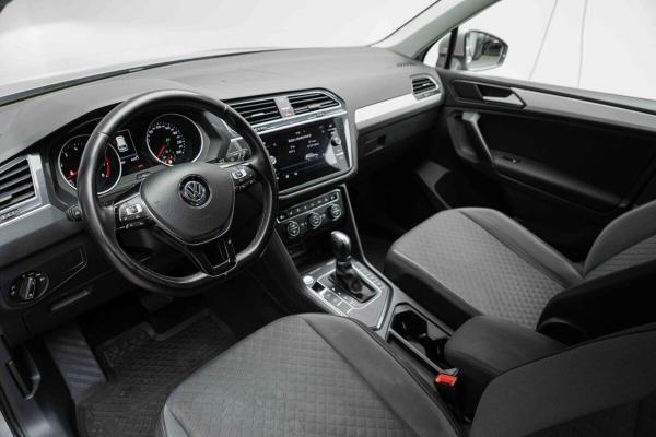 Pelēks Volkswagen Tiguan 2018 Peetri, ar dzinēja tilpumu 1.40 L un nobraukumu 162 tūkst. km par 17250 €, foto 9 vietnē AUTOMOTO.COM.LV