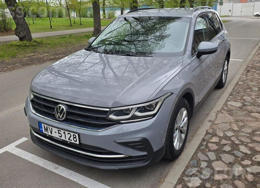 Pelēks Volkswagen Tiguan 2021 Rīga, ar dzinēja tilpumu 1.50 L un nobraukumu 64 tūkst. km par 21500 €, foto 1 vietnē AUTOMOTO.COM.LV