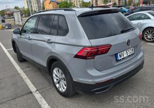Pelēks Volkswagen Tiguan 2021 Rīga, ar dzinēja tilpumu 1.50 L un nobraukumu 64 tūkst. km par 21500 €, foto 3 vietnē AUTOMOTO.COM.LV