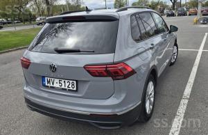 Pelēks Volkswagen Tiguan 2021 Rīga, ar dzinēja tilpumu 1.50 L un nobraukumu 64 tūkst. km par 21500 €, foto 4 vietnē AUTOMOTO.COM.LV