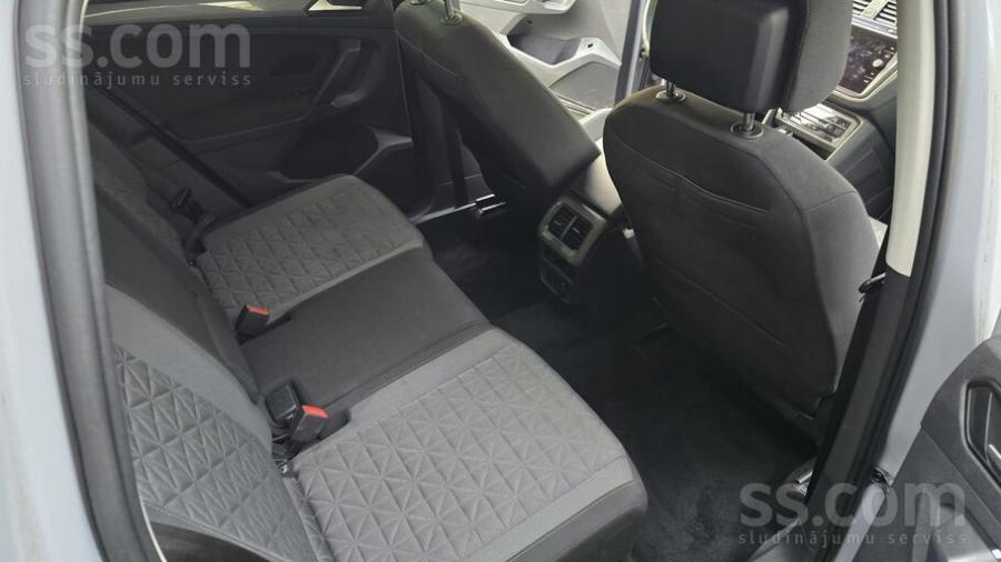 Pelēks Volkswagen Tiguan 2021 Rīga, ar dzinēja tilpumu 1.50 L un nobraukumu 64 tūkst. km par 21500 €, foto 7 vietnē AUTOMOTO.COM.LV