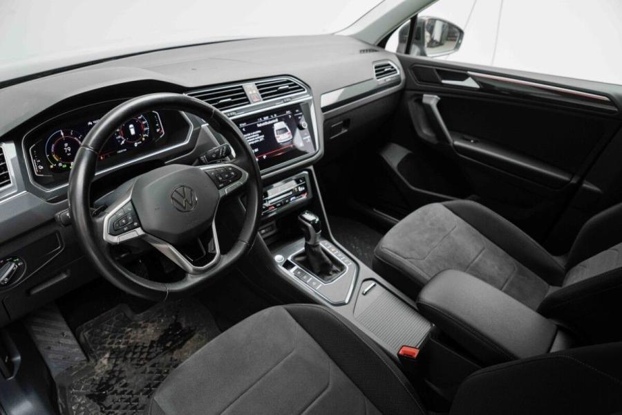 Grey Volkswagen Tiguan 2022 in Peetri, with an engine capacity of 1.40 L and mileage of 133 thousand km for 29250 €, photo 9 on AUTOMOTO.COM.LV
