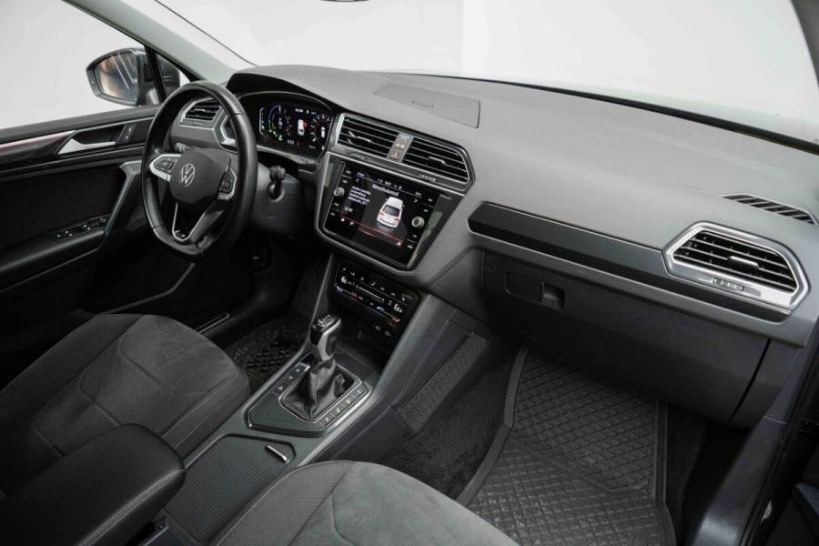Grey Volkswagen Tiguan 2022 in Peetri, with an engine capacity of 1.40 L and mileage of 133 thousand km for 29250 €, photo 11 on AUTOMOTO.COM.LV