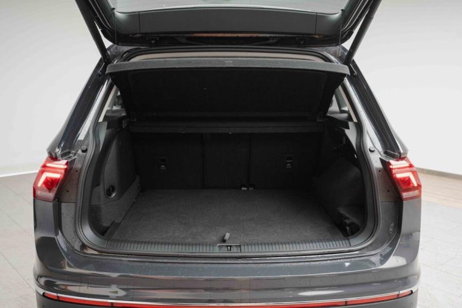 Grey Volkswagen Tiguan 2022 in Peetri, with an engine capacity of 1.40 L and mileage of 133 thousand km for 29250 €, photo 14 on AUTOMOTO.COM.LV