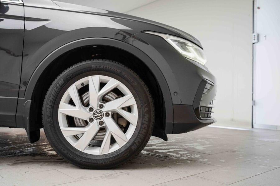 Grey Volkswagen Tiguan 2022 in Peetri, with an engine capacity of 1.40 L and mileage of 133 thousand km for 29250 €, photo 15 on AUTOMOTO.COM.LV