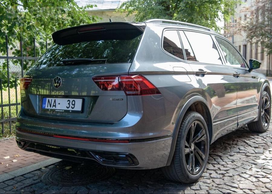 Pelēks Volkswagen Tiguan 2023 Rīga, ar dzinēja tilpumu 2.00 L un nobraukumu 58 tūkst. km par 37000 €, foto 4 vietnē AUTOMOTO.COM.LV